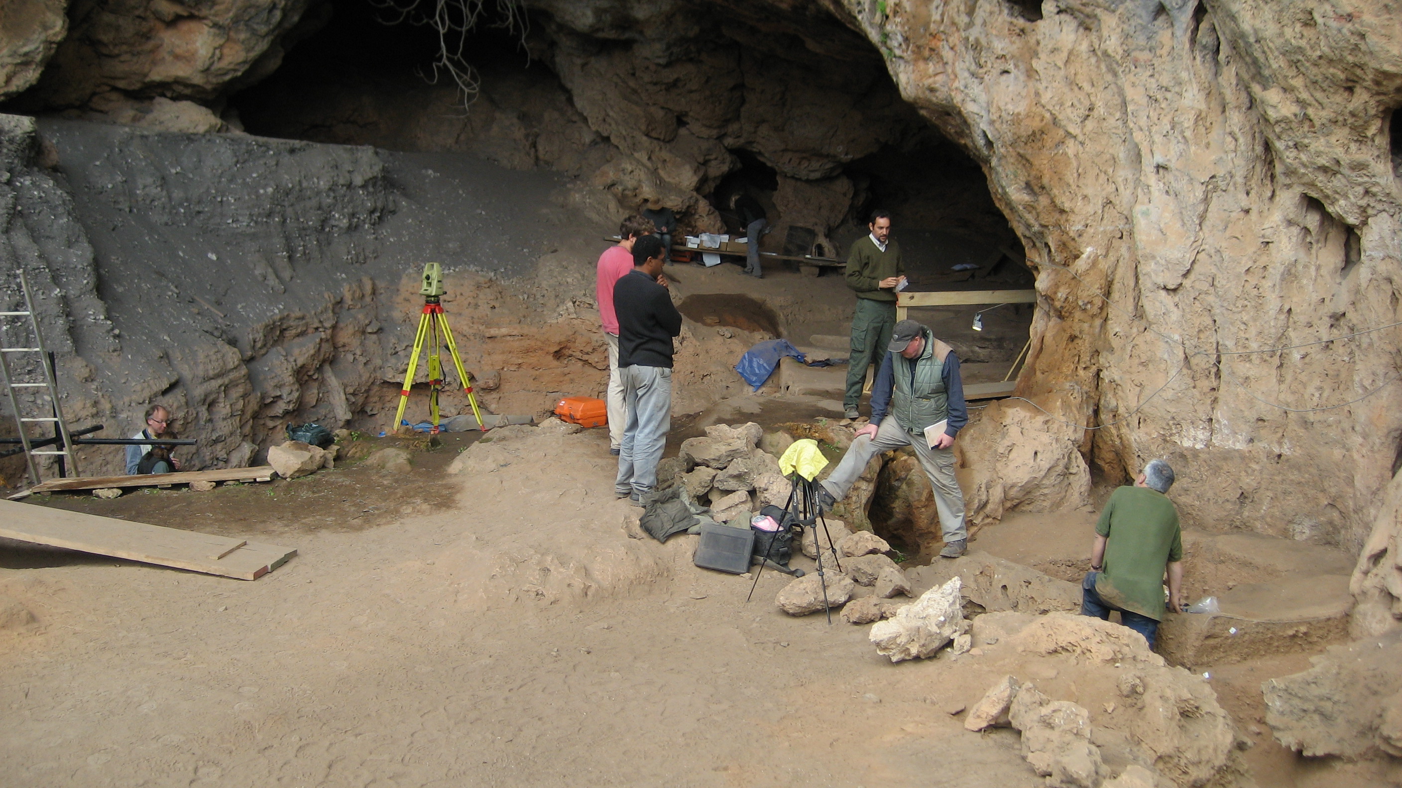 La grotte des Pigeons : patrimoine en péril - OujdaCity